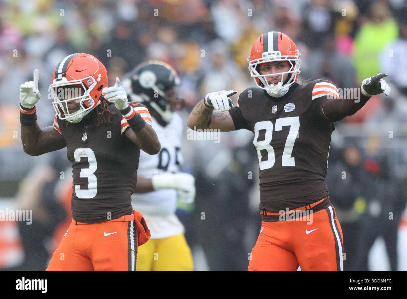 Cleveland Brow Jerry Jeudy (3) and Sal Canella (87) celebrate a first ...