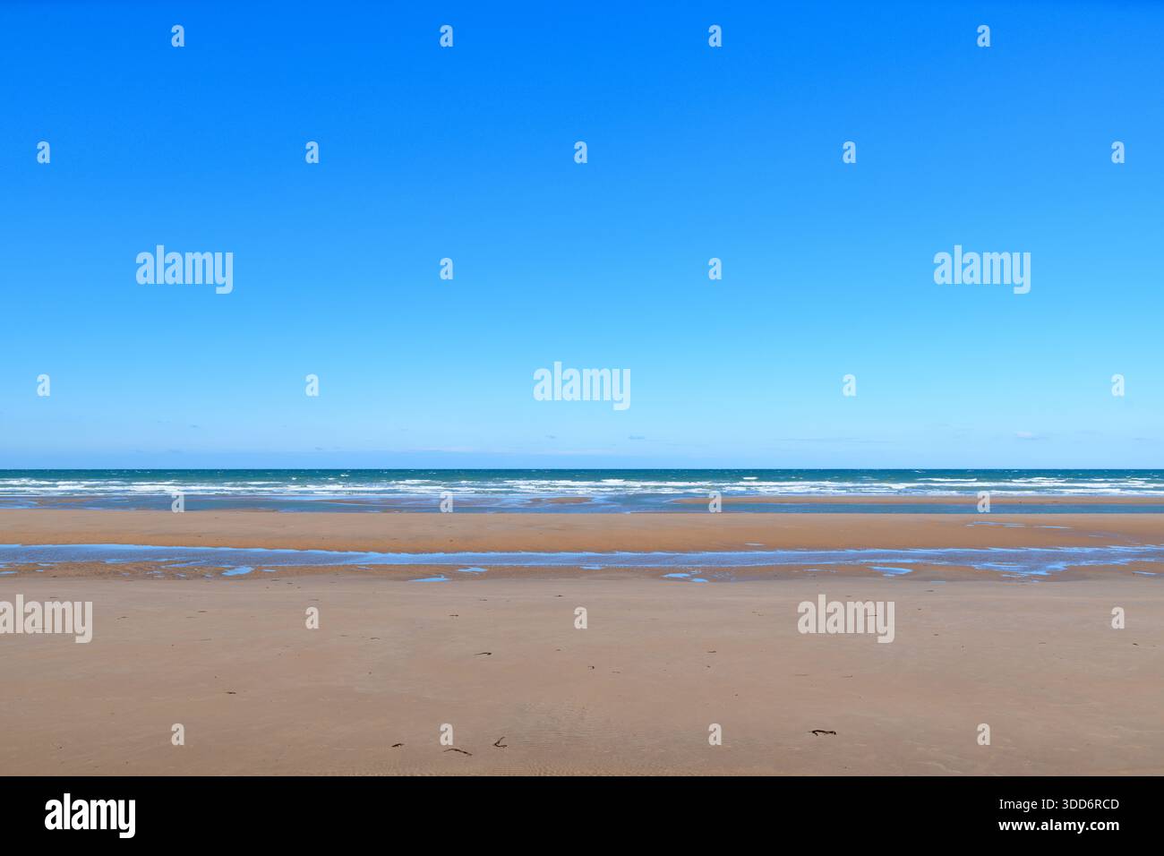 Serene empty beach gentle waves hi-res stock photography and images - Alamy