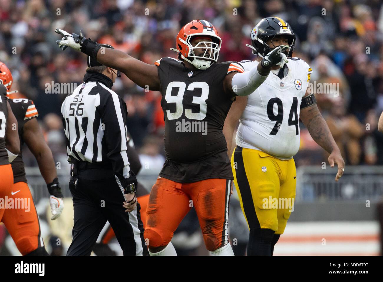 Cleveland Browns defensive tackle Shelby Harris (93) reacts during an ...