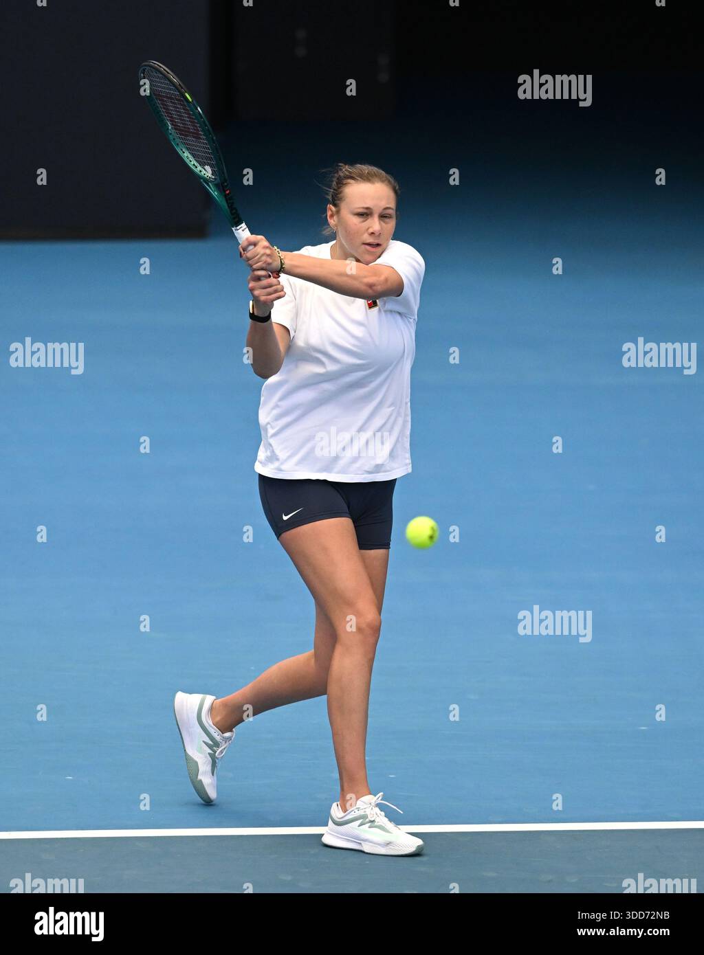 Amanda Anisimova of the United States in action during a training ...