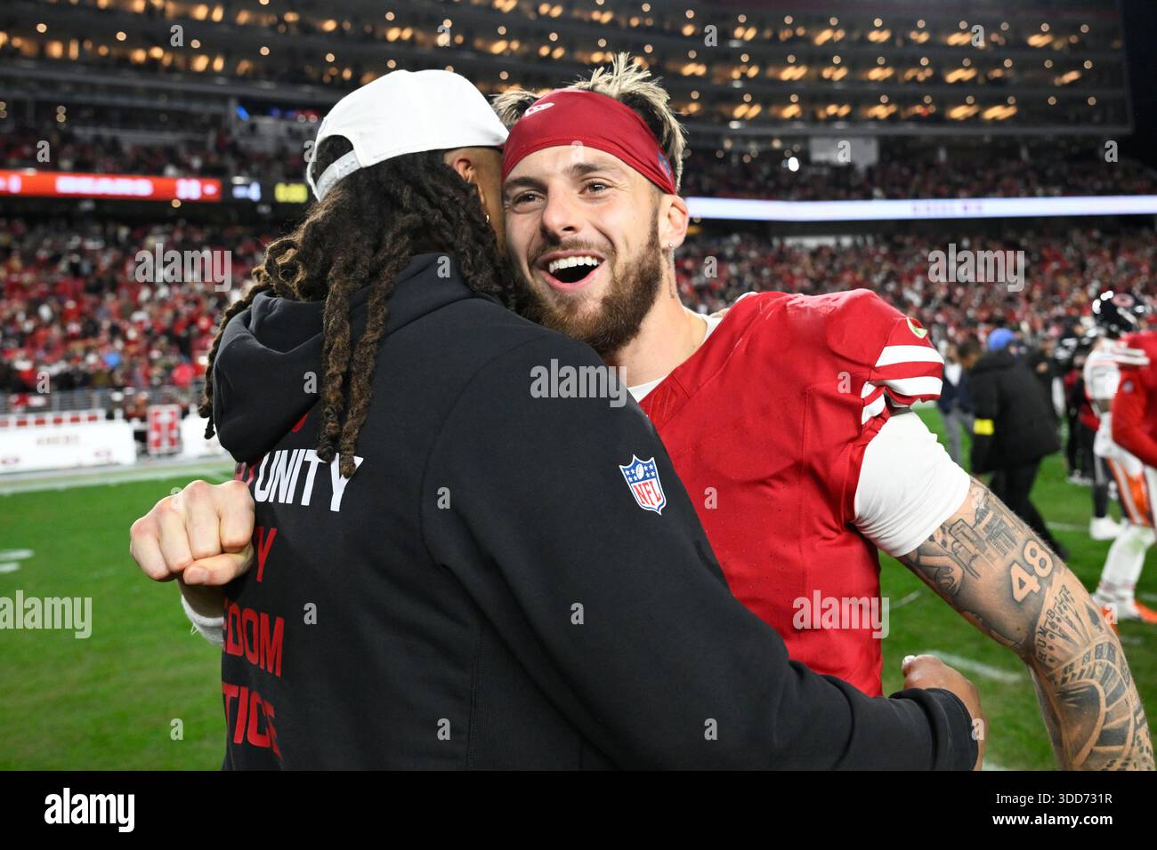 Injured San Francisco 49ers middle linebacker Fred Warner, left ...