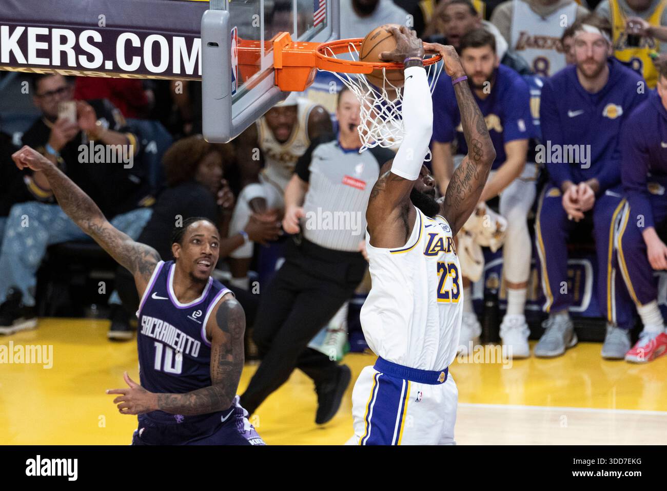 Los Angeles Lakers’ LeBron James (23) dunks against Sacramento Kings ...