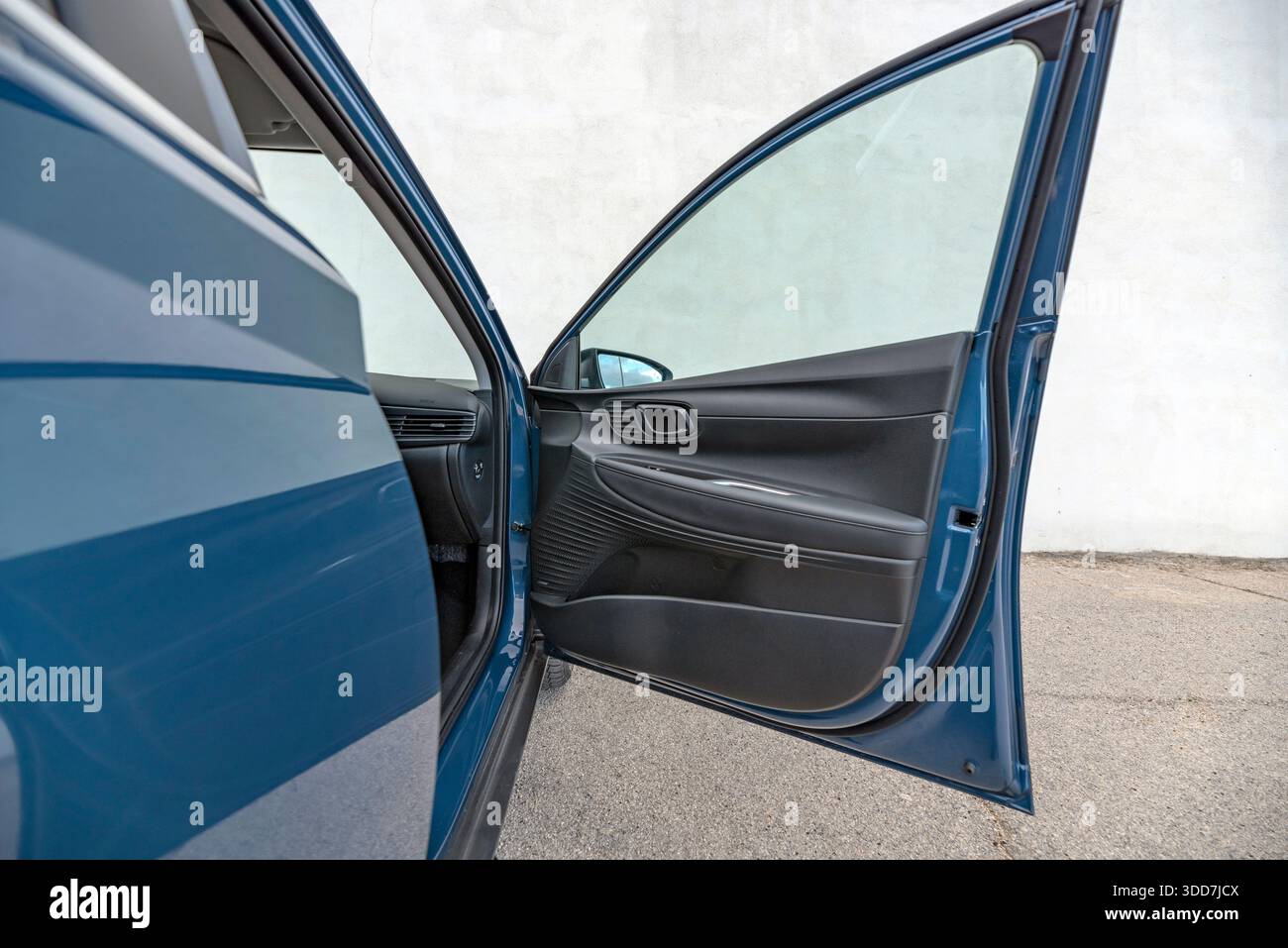 Passenger side inside door handle hi-res stock photography and images ...
