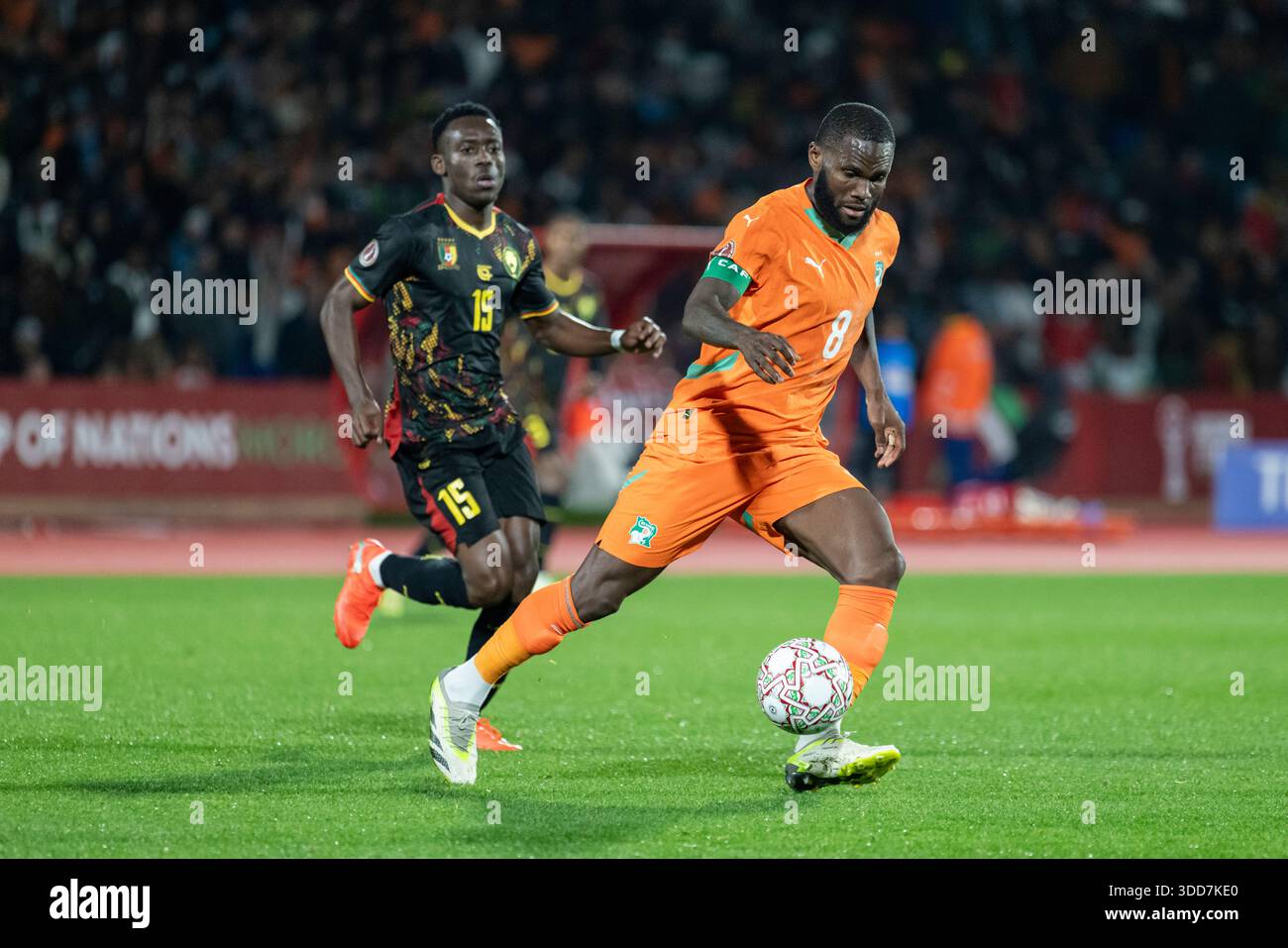 Franck Kessié of Côte d’Ivoire and Arthur Avom of Cameroon during the ...