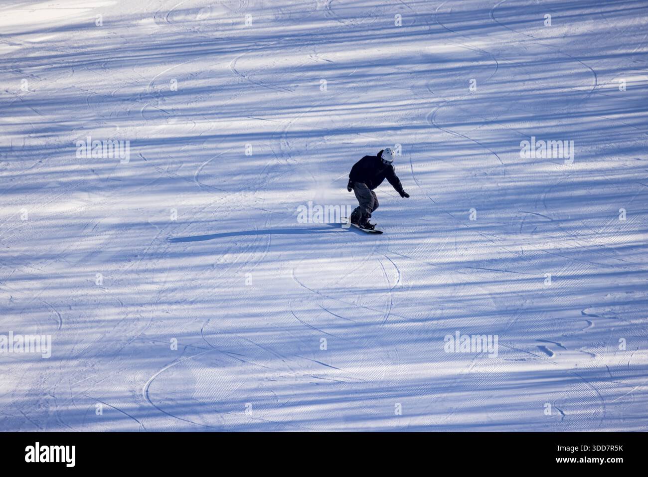 People enjoy snow fun at a ski resort in Jilin City, northeast China's ...