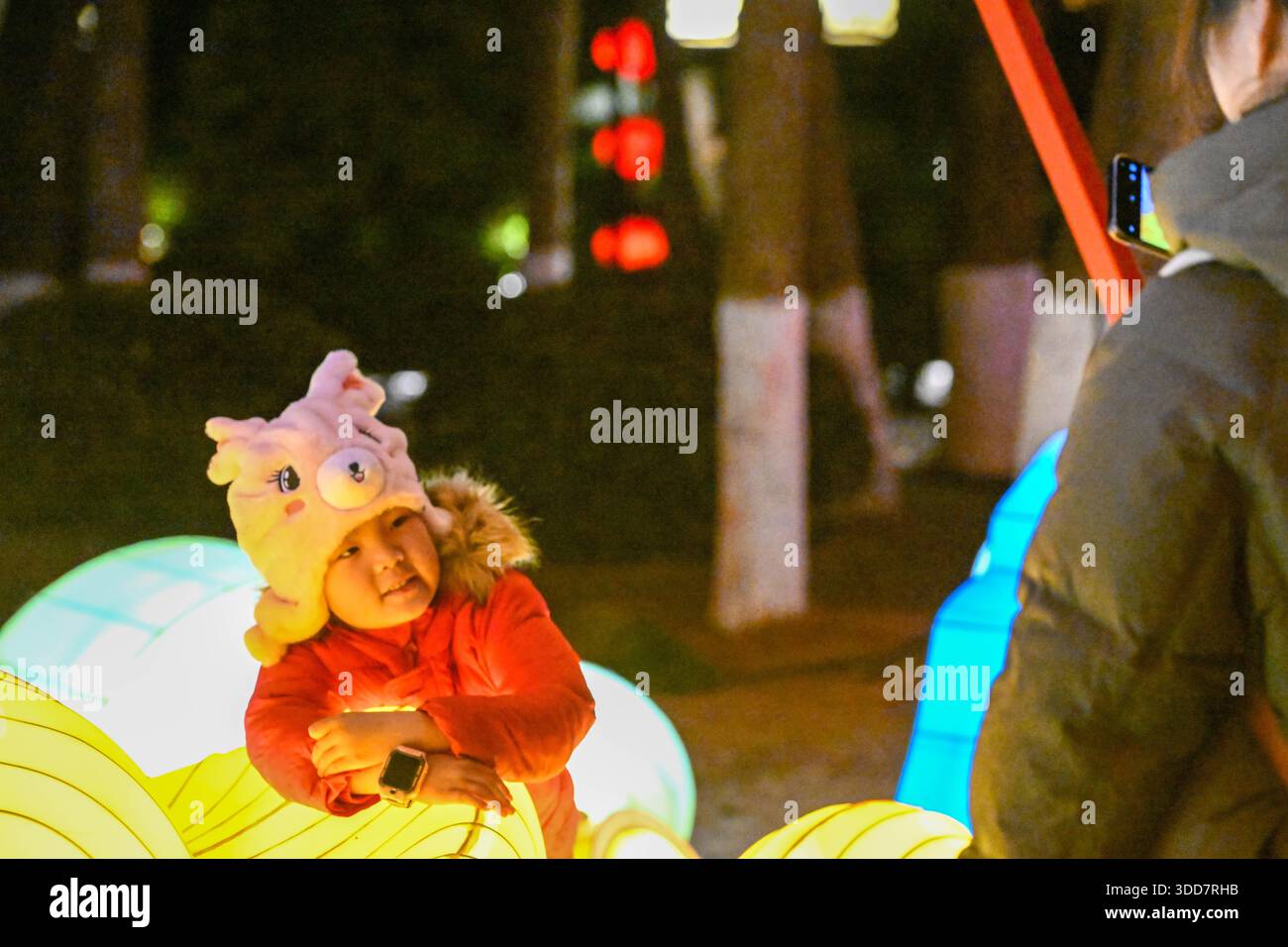 Intangible cultural heritage lanterns illuminate Bailuzhou Park in ...