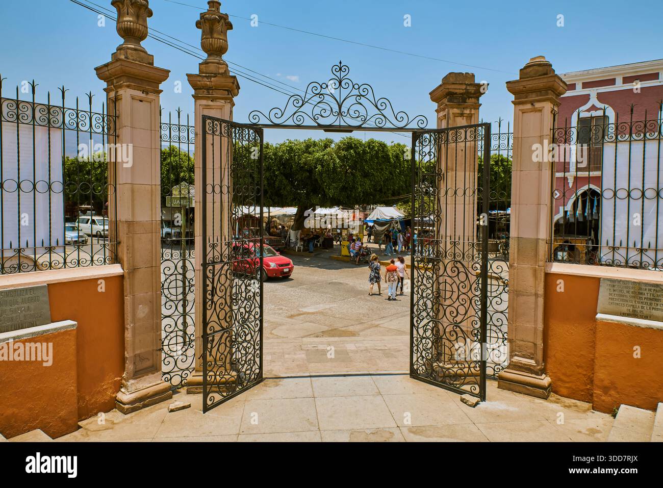 Mexican wrought iron gate hi-res stock photography and images - Alamy