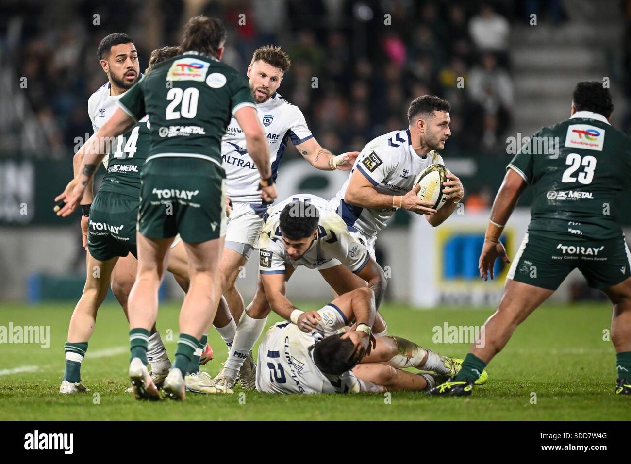 Alistair Price of Montpellier Herault Rugby and Thomas Darmon of ...