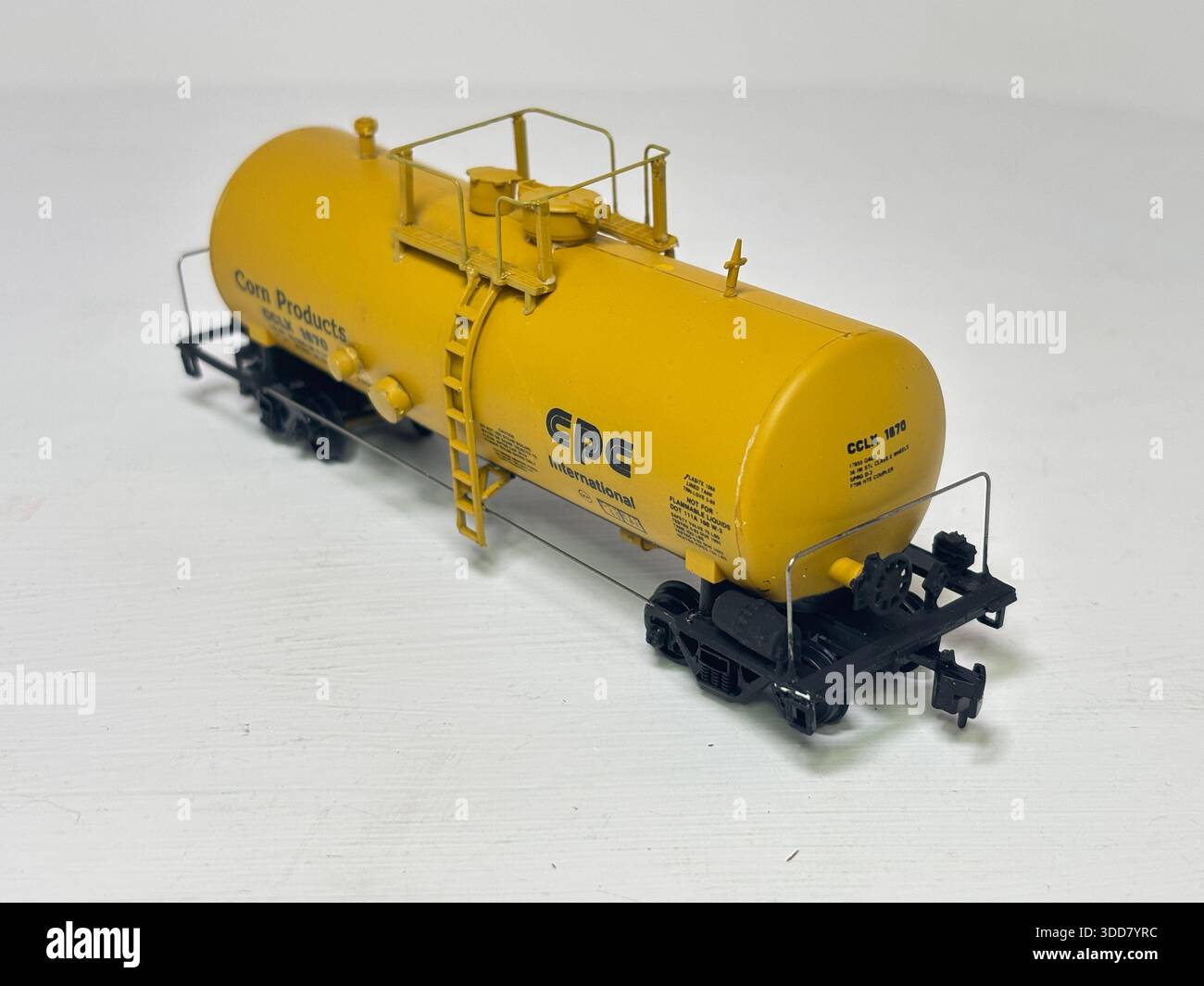 Walthers 1670 HO scale 40' tank wagon CPC International Corn Products ...