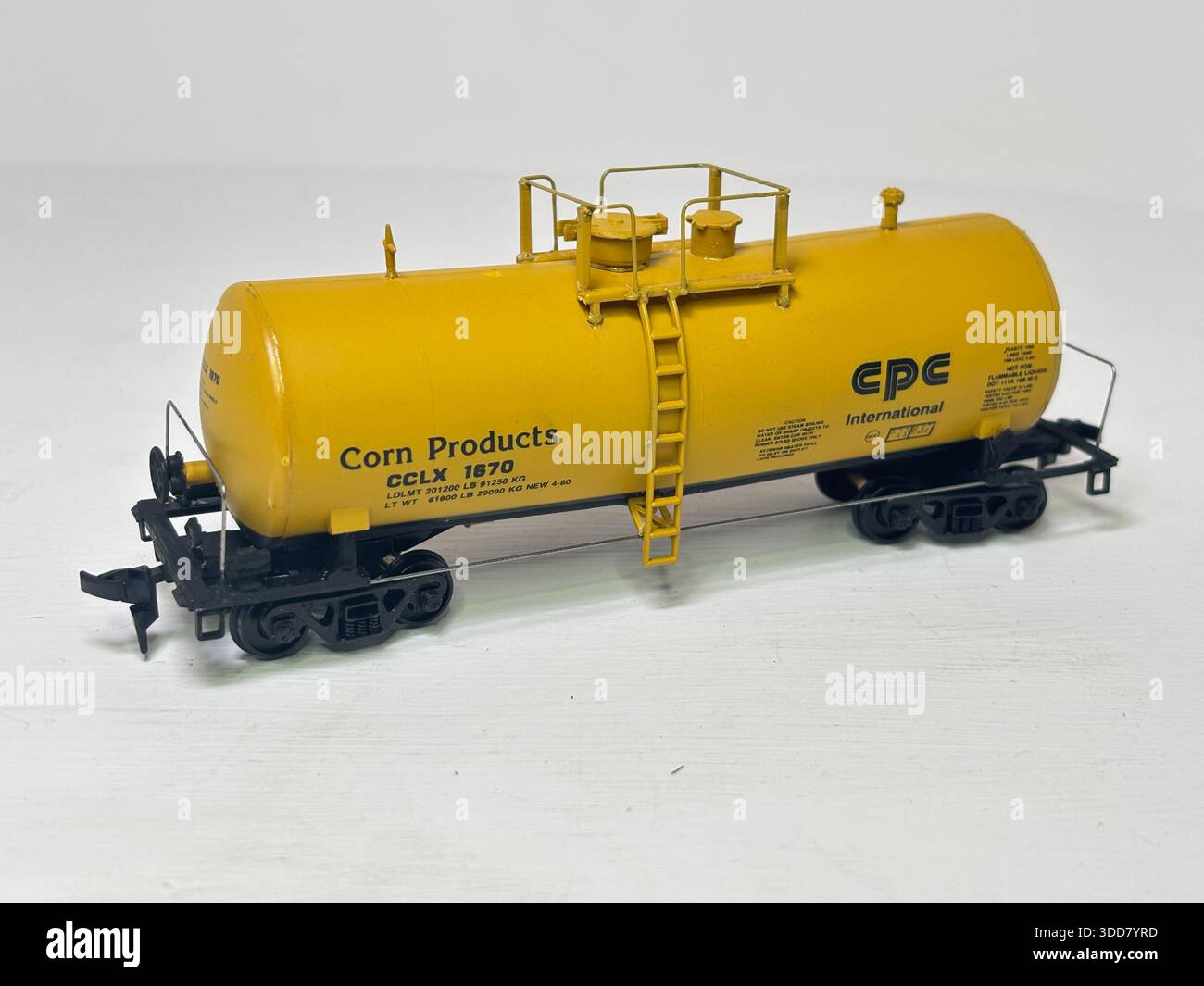 Walthers 1670 HO scale 40' tank wagon CPC International Corn Products ...