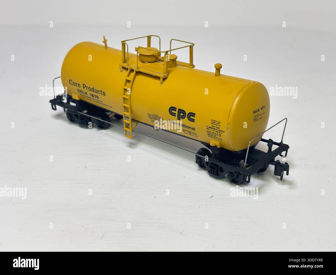 Walthers 1670 HO scale 40' tank wagon CPC International Corn Products ...