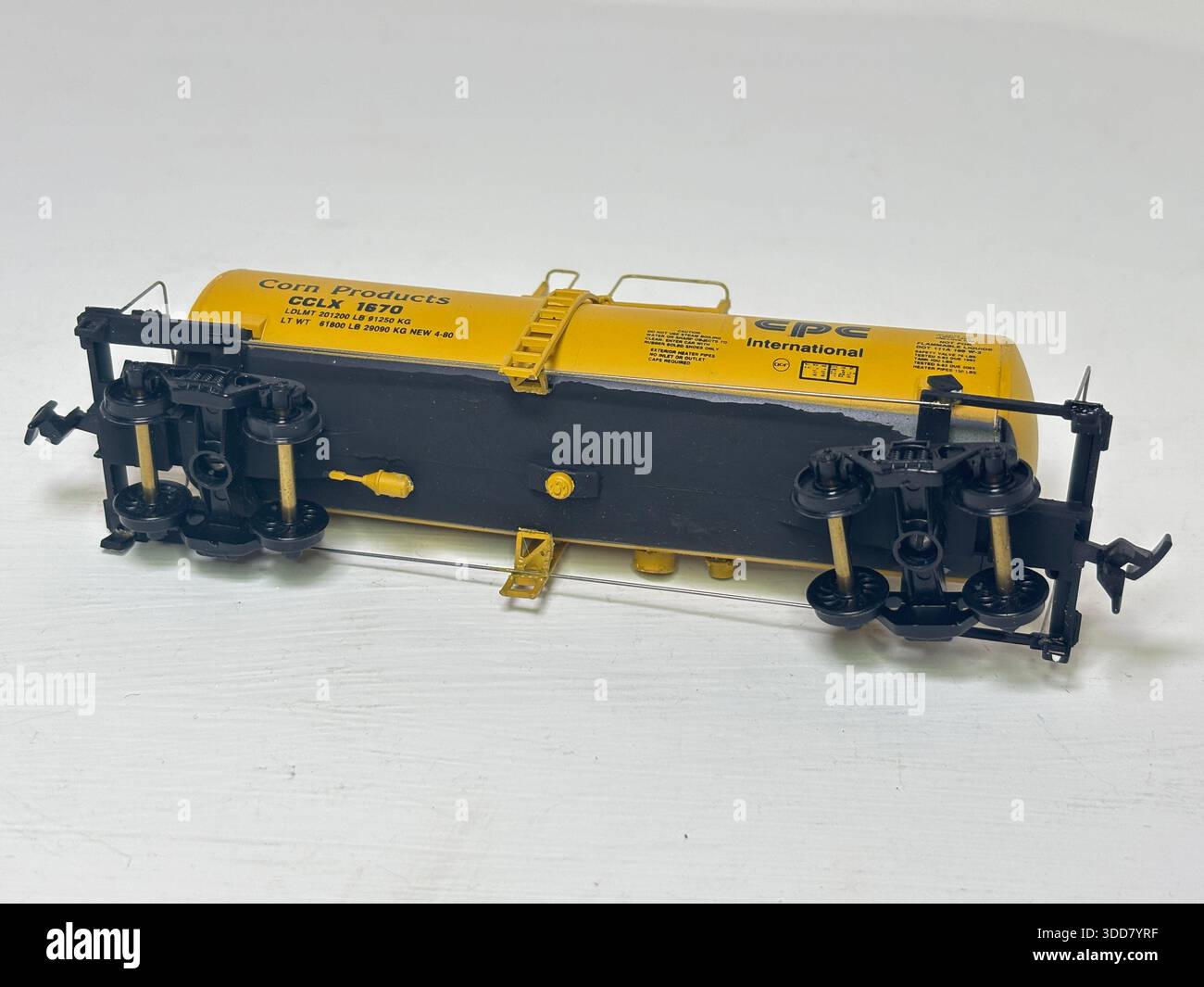 Walthers 1670 HO scale 40' tank wagon CPC International Corn Products ...