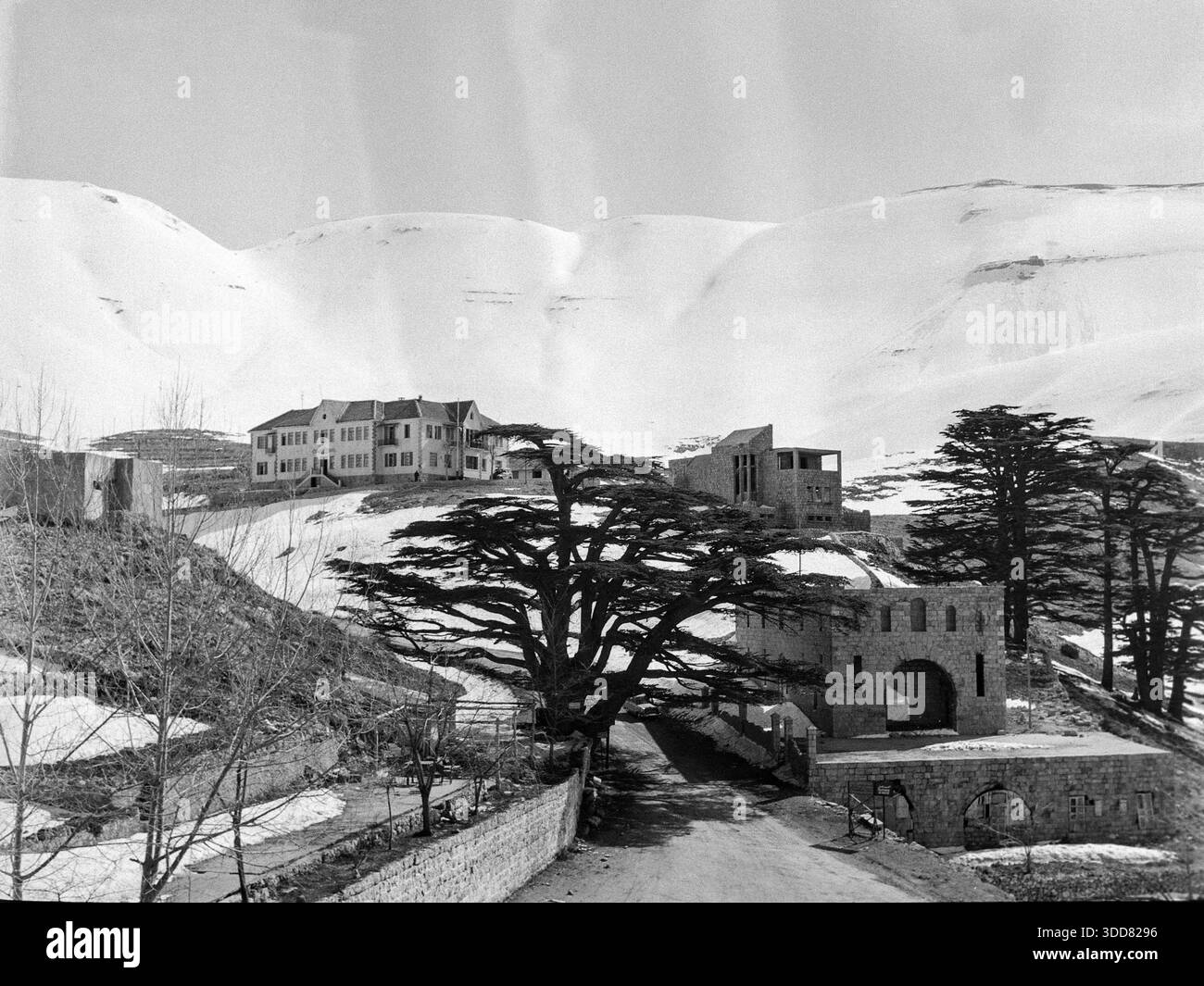 1960s historical ancient buildings Black and White Stock Photos ...
