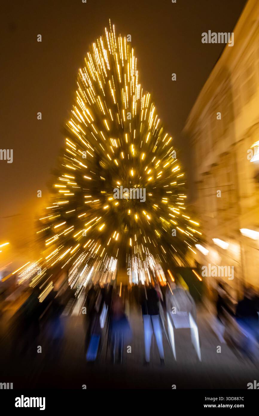 Hazy street scene captures hi-res stock photography and images - Alamy