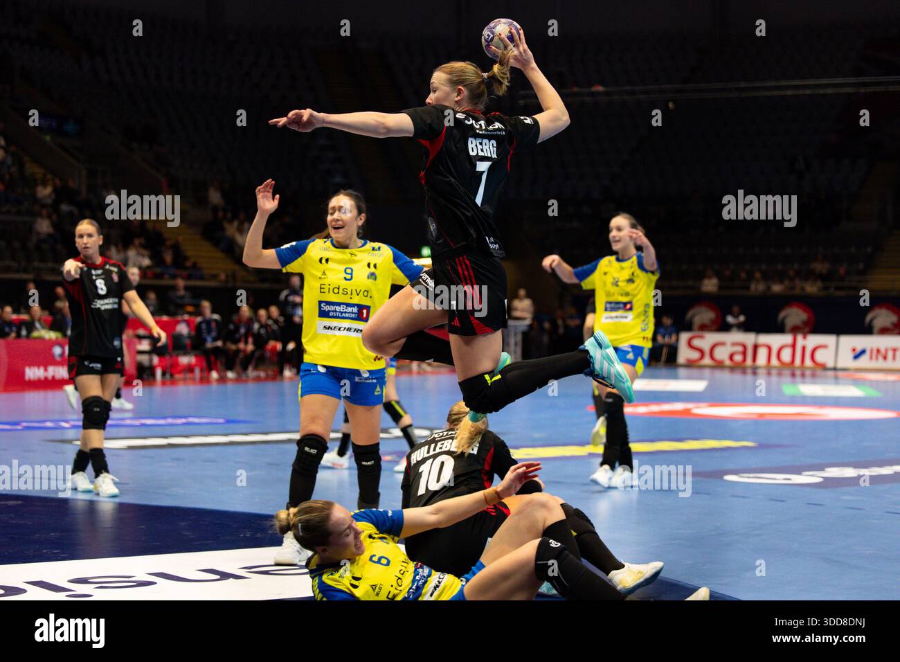 Sara Berg (7 Larvik) shoots the ball during the Norwegian Championship ...