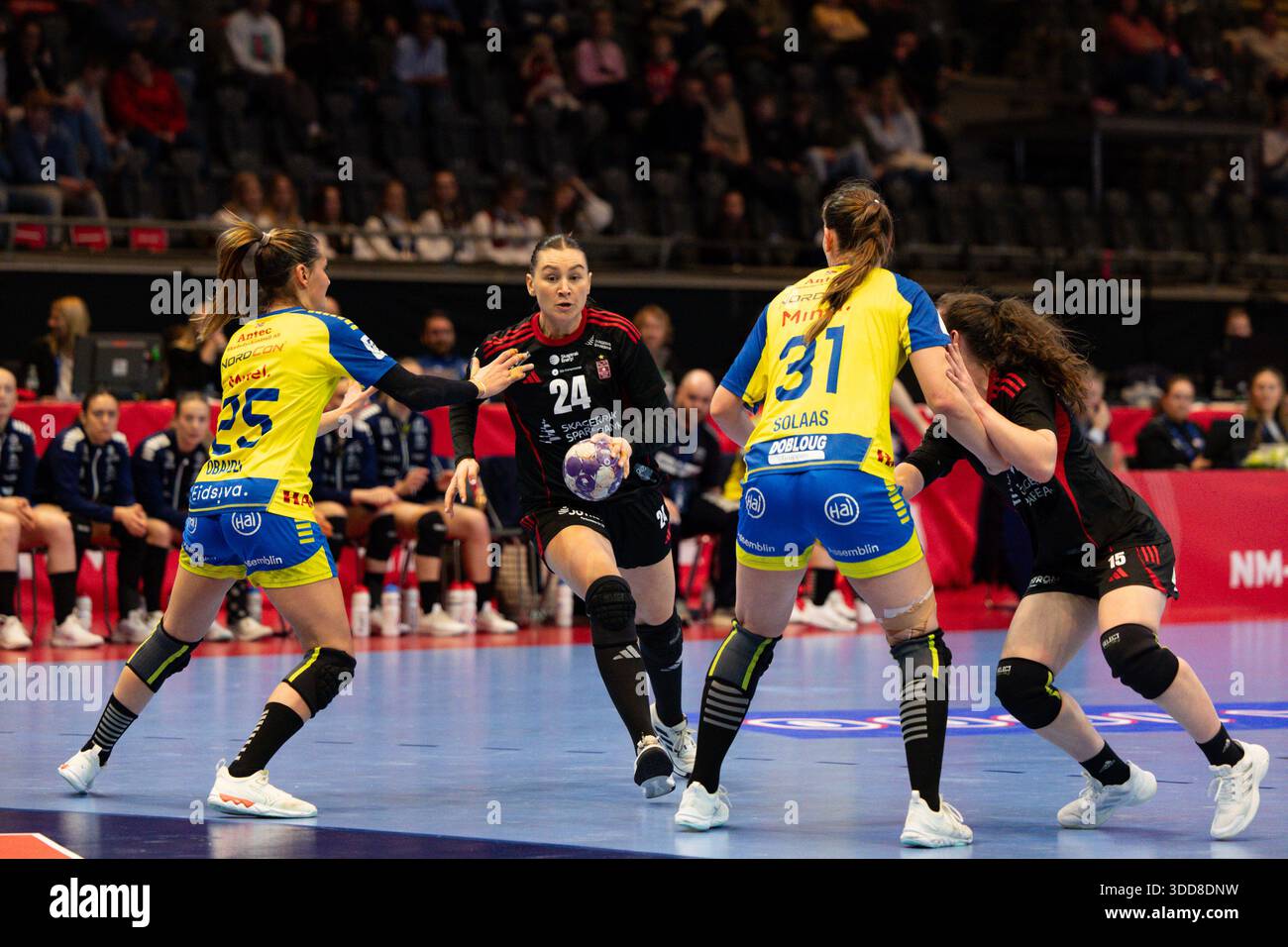 Amanda Kurtovic (24 Larvik) controls the ball during the Norwegian ...