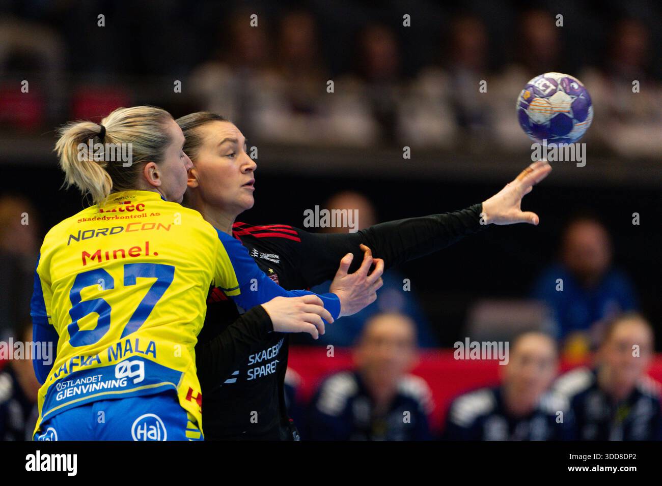 Amanda Kurtovic (24 Larvik) passes the ball during the Norwegian ...