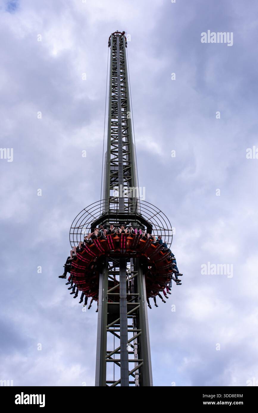 Drop Line ride at Dollywood Theme Park in the winter, Sevierville ...