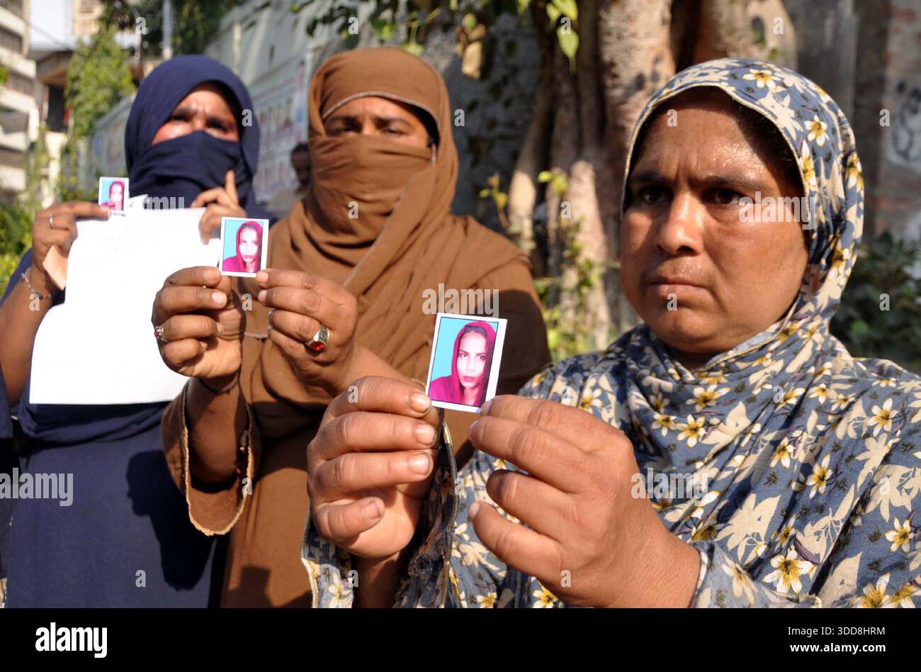 HYDERABAD, PAKISTAN, DEC 29: Residents of Qasimabad are holding protest ...