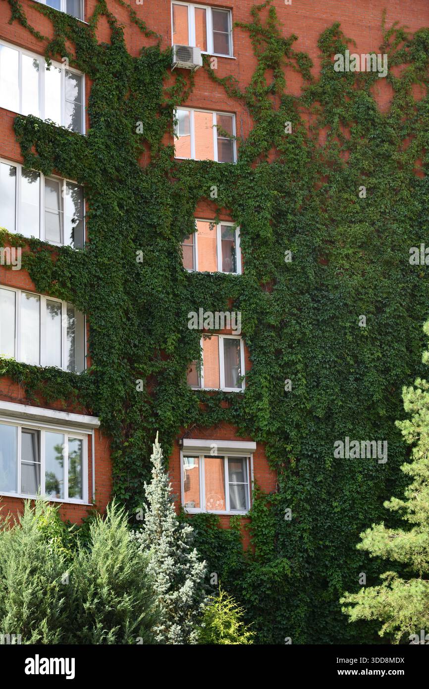 Multi story red brick hi-res stock photography and images - Alamy