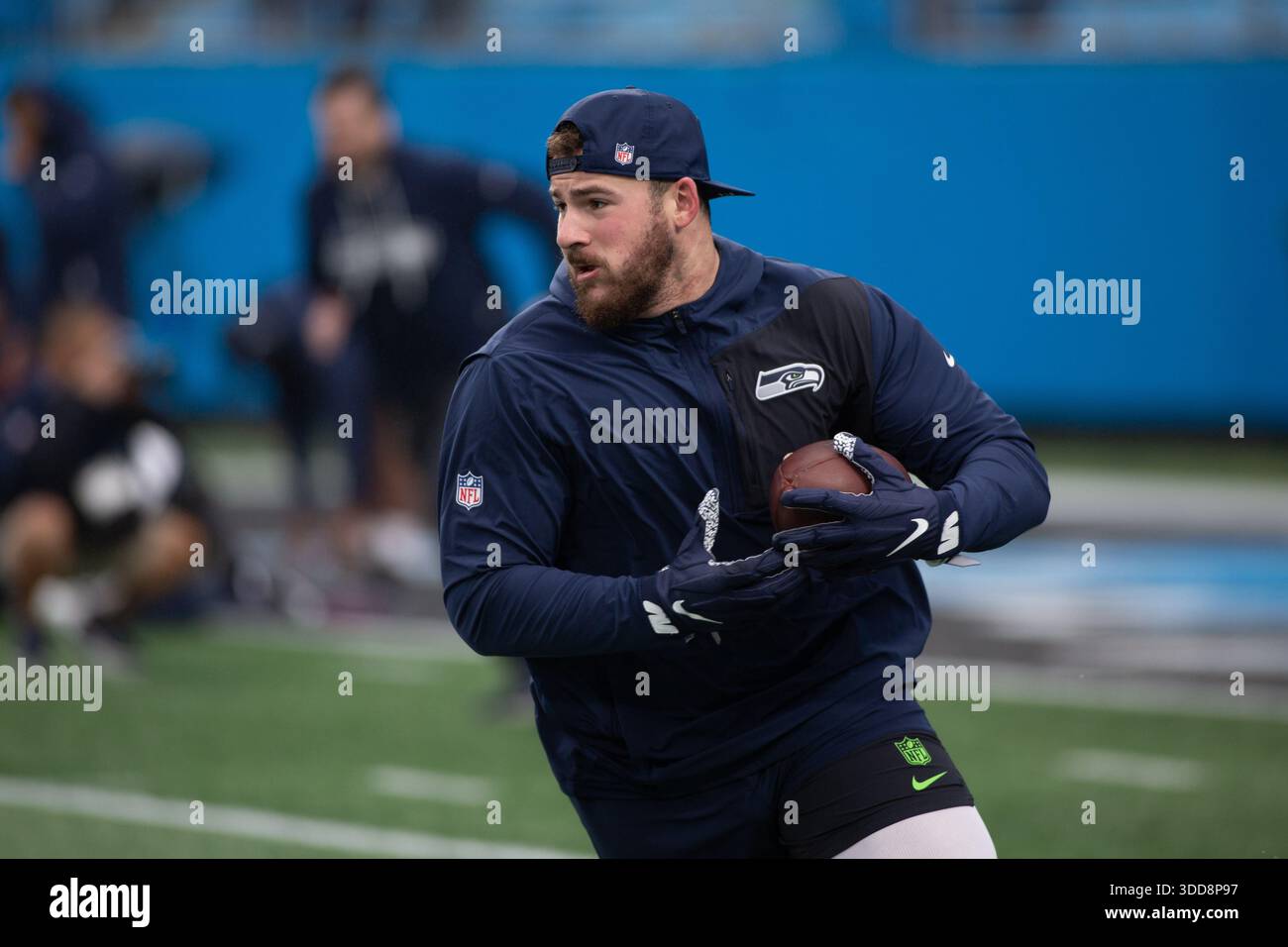Seattle Seahawks fullback Robbie Ouzts (40) warms up at Bank of America ...