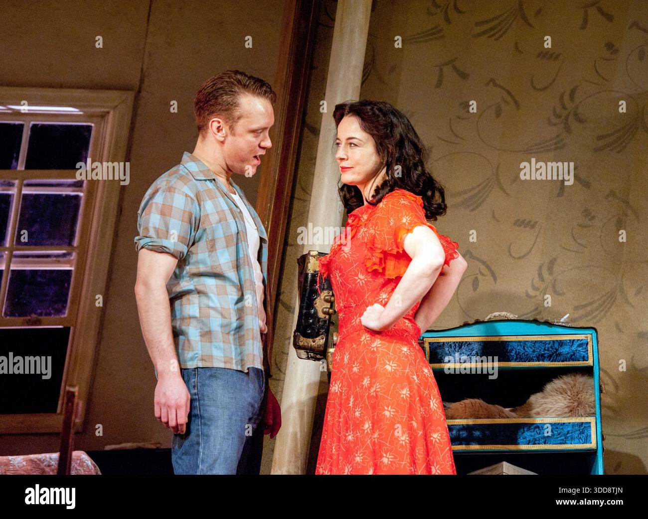 Sam Troughton (Stanley Kowalski), Amanda Drew (Blanche DuBois) in A ...
