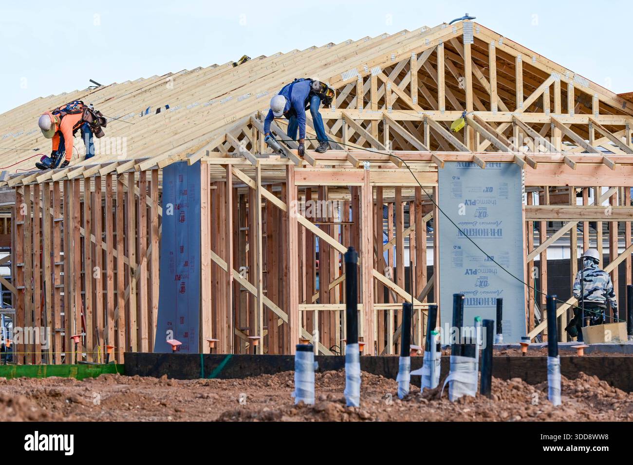 Mesa, Arizona, USA. 29th Dec, 2025. Construction workers frame and ...