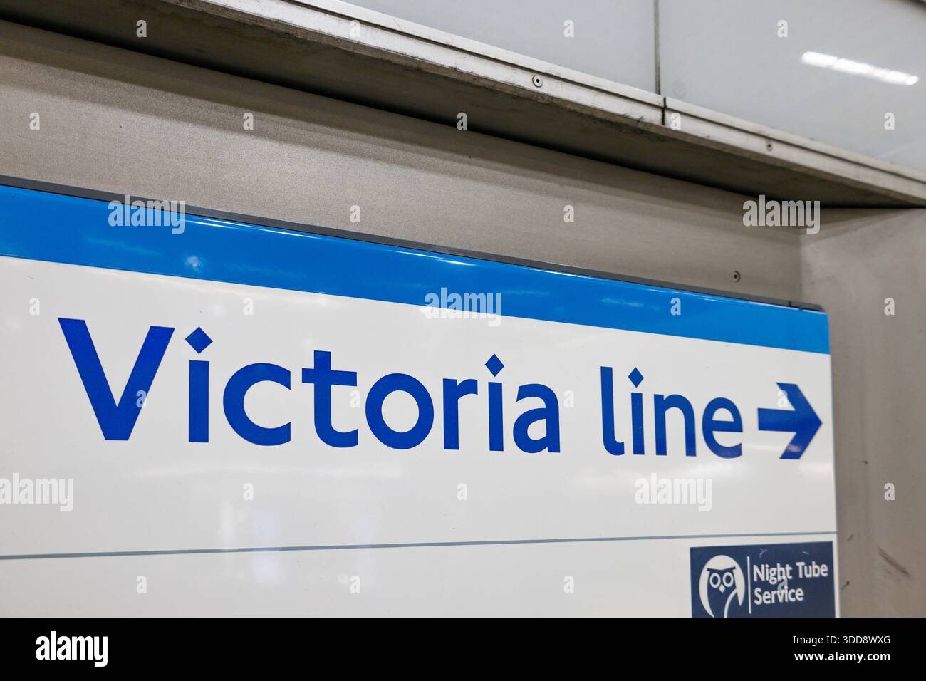 Victoria Line London Underground Sign Direction Arrow Blue Wayfinding ...