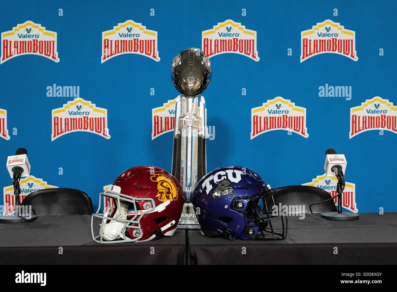 December 29, 2025: USC Trojans vs TCU Horned Frogs with Valero Alamo ...