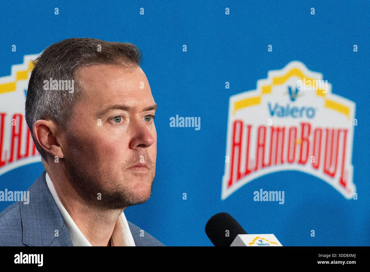 December 29, 2025: USC Trojans Head Coach Lincoln Riley with TCU Horned ...