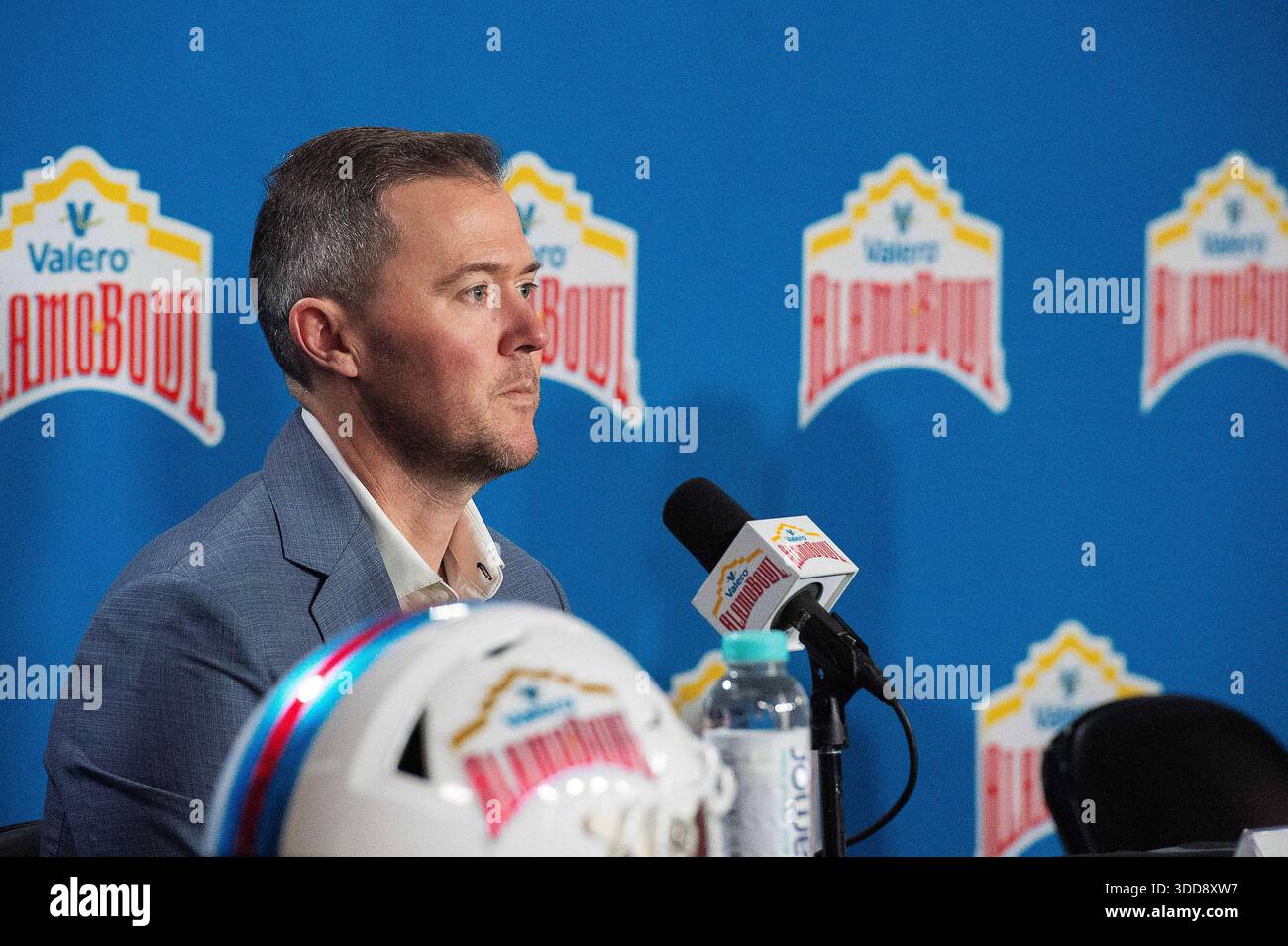 December 29, 2025: USC Trojans Head Coach Lincoln Riley with TCU Horned ...