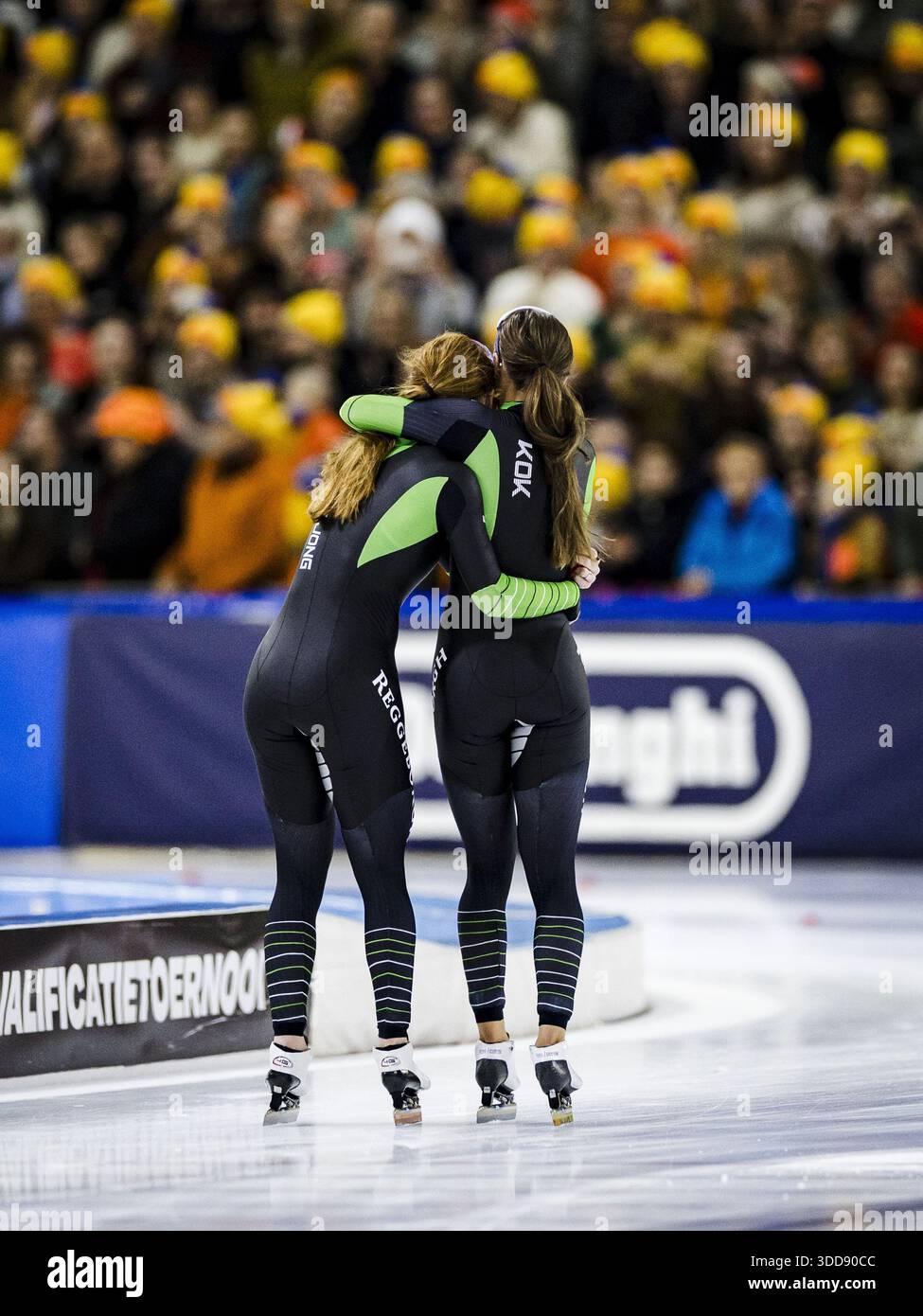 HEERENVEEN - Antoinette Rijpma-de Jong and Femke Kok after the women's ...