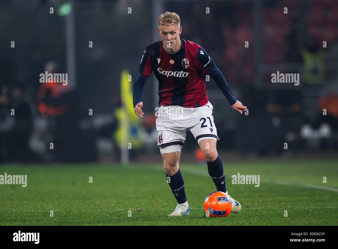Jens Odgaard of Bologna FC in action during the Serie A football match ...