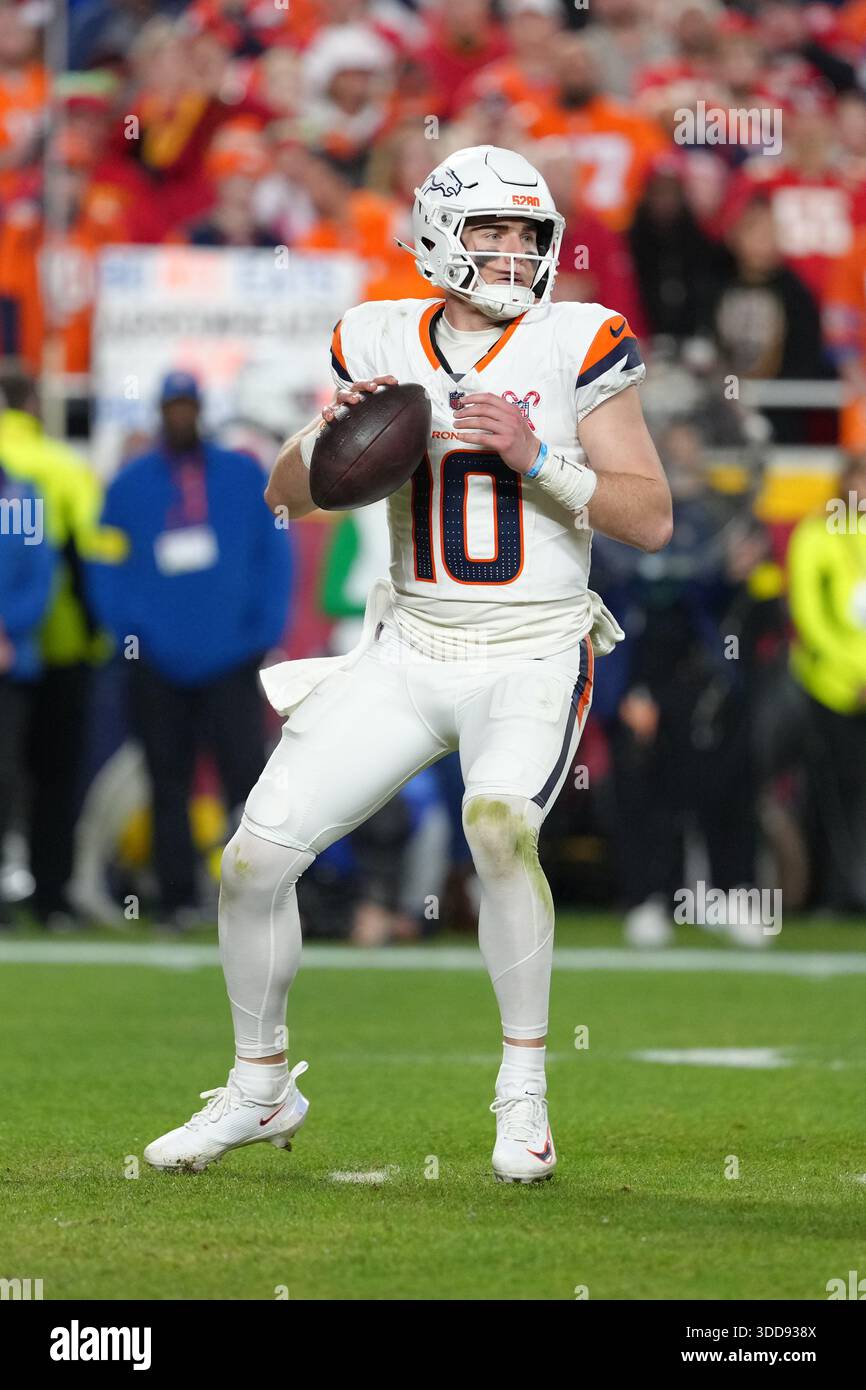 Denver Broncos quarterback Bo Nix passes against the Kansas City Chiefs ...
