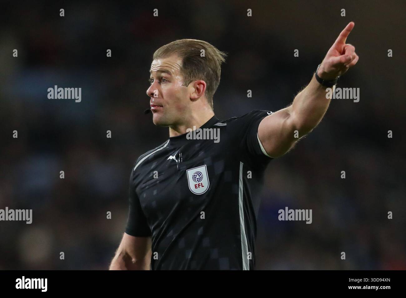 Referee Anthony Backhouse during the Coventry City v Ipswich Town Sky ...