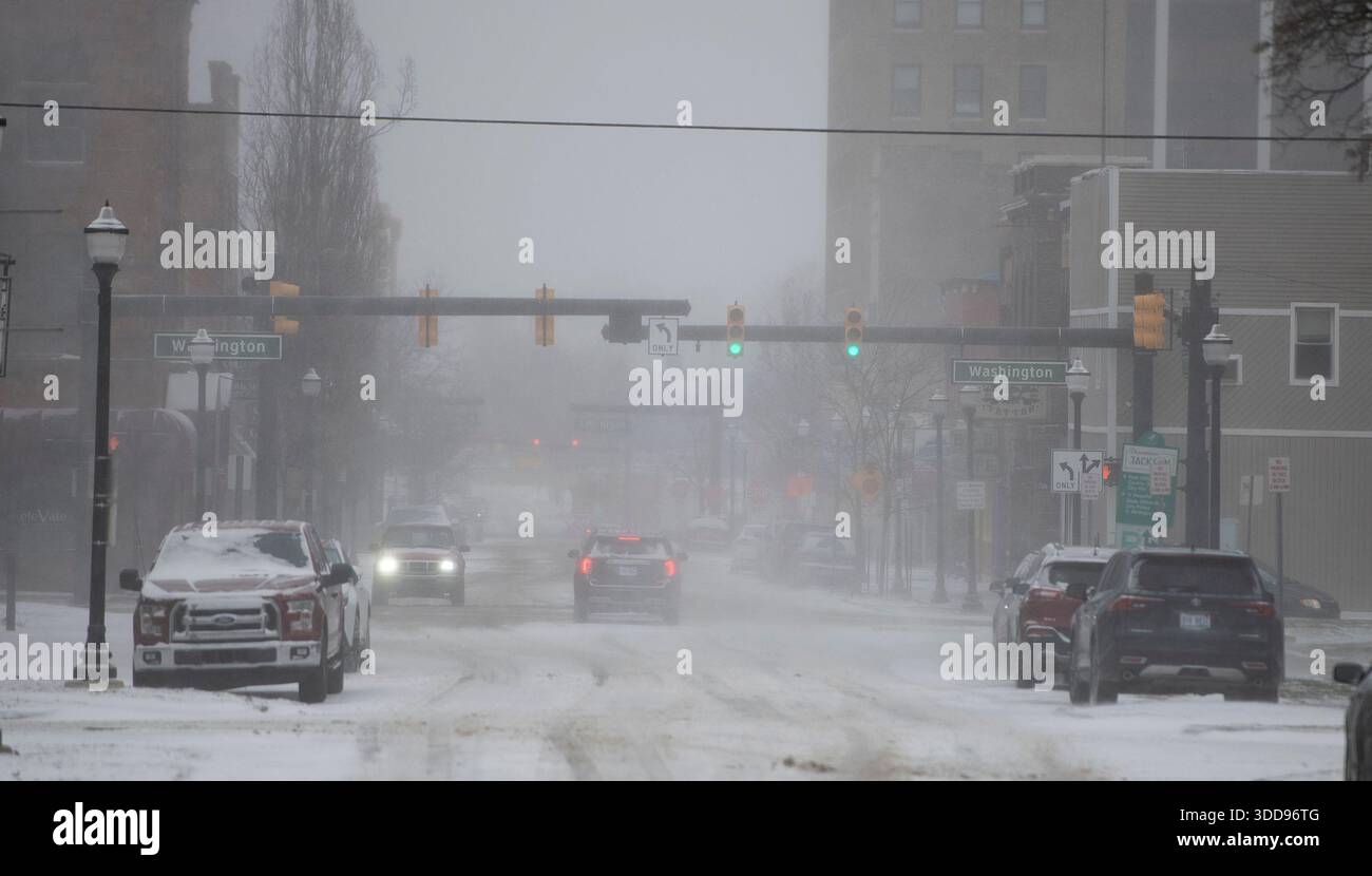 Snow blows down Mechanic Street in downtown Jackson, Mich., on Monday ...
