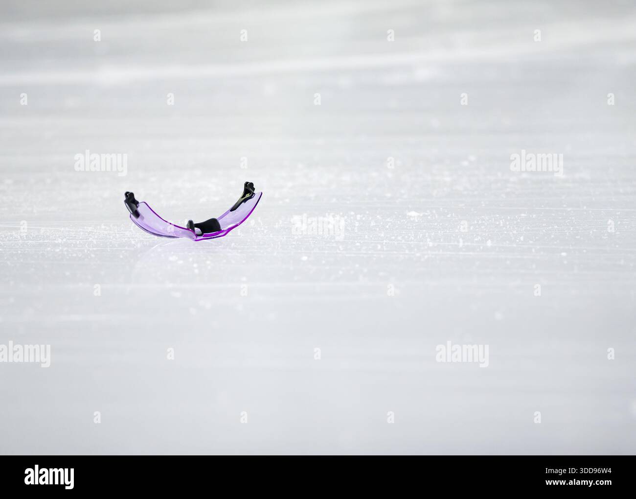 HEERENVEEN - Tim Prins's shattered glasses after the men's 1000m on the ...