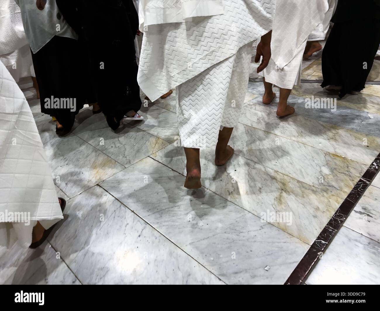 MAKKAH, SAUDI ARABIA DECEMBER 18,2025. Muslim Pilgrims Perform Sa’i ...