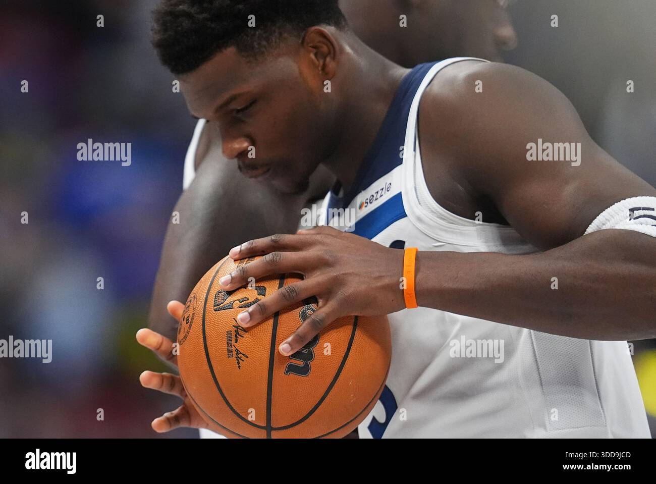 Minnesota Timberwolves guard Anthony Edwards (5) in the first half of ...