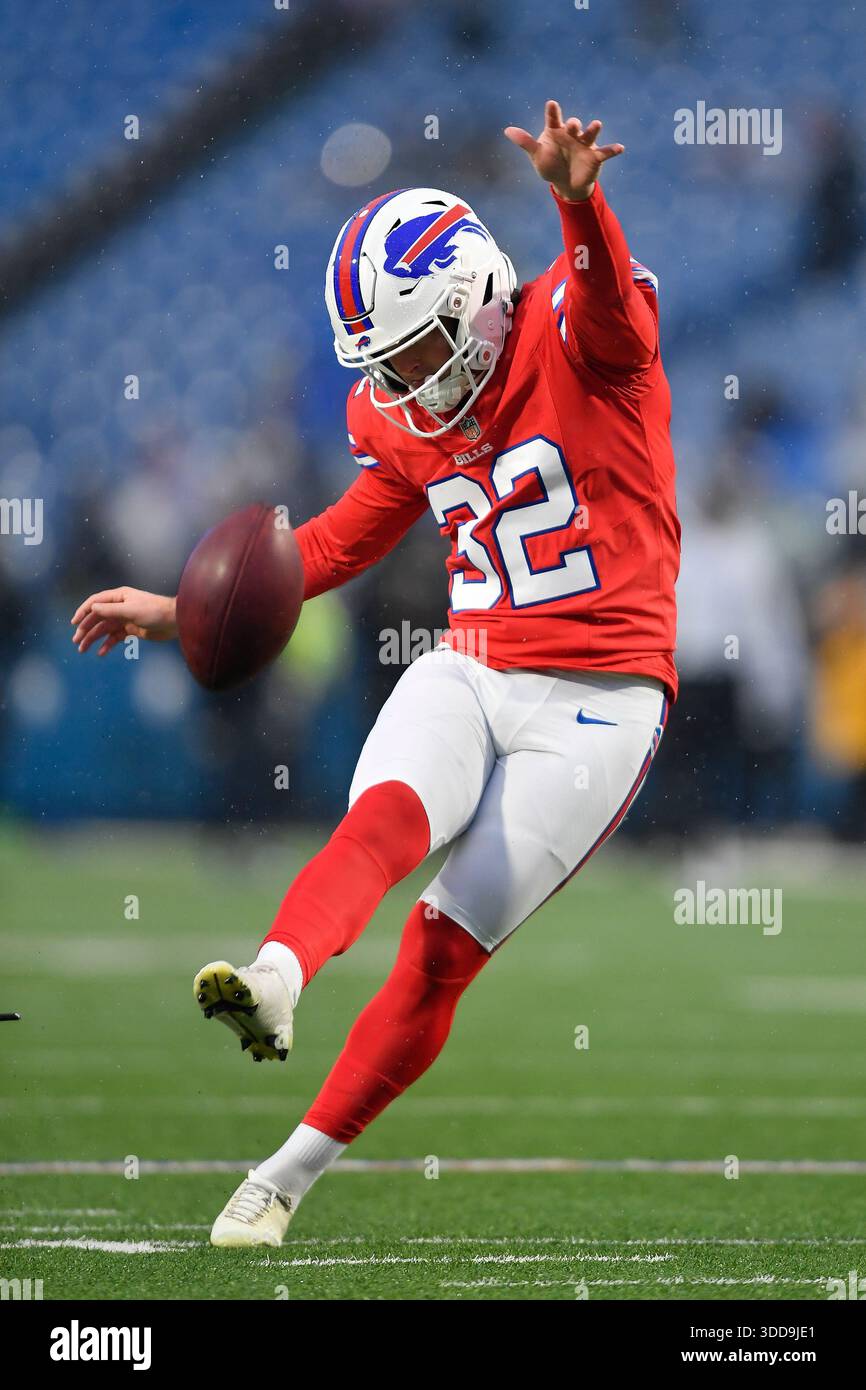 Buffalo Bills kicker Michael Badgley (32) warms up before an NFL ...