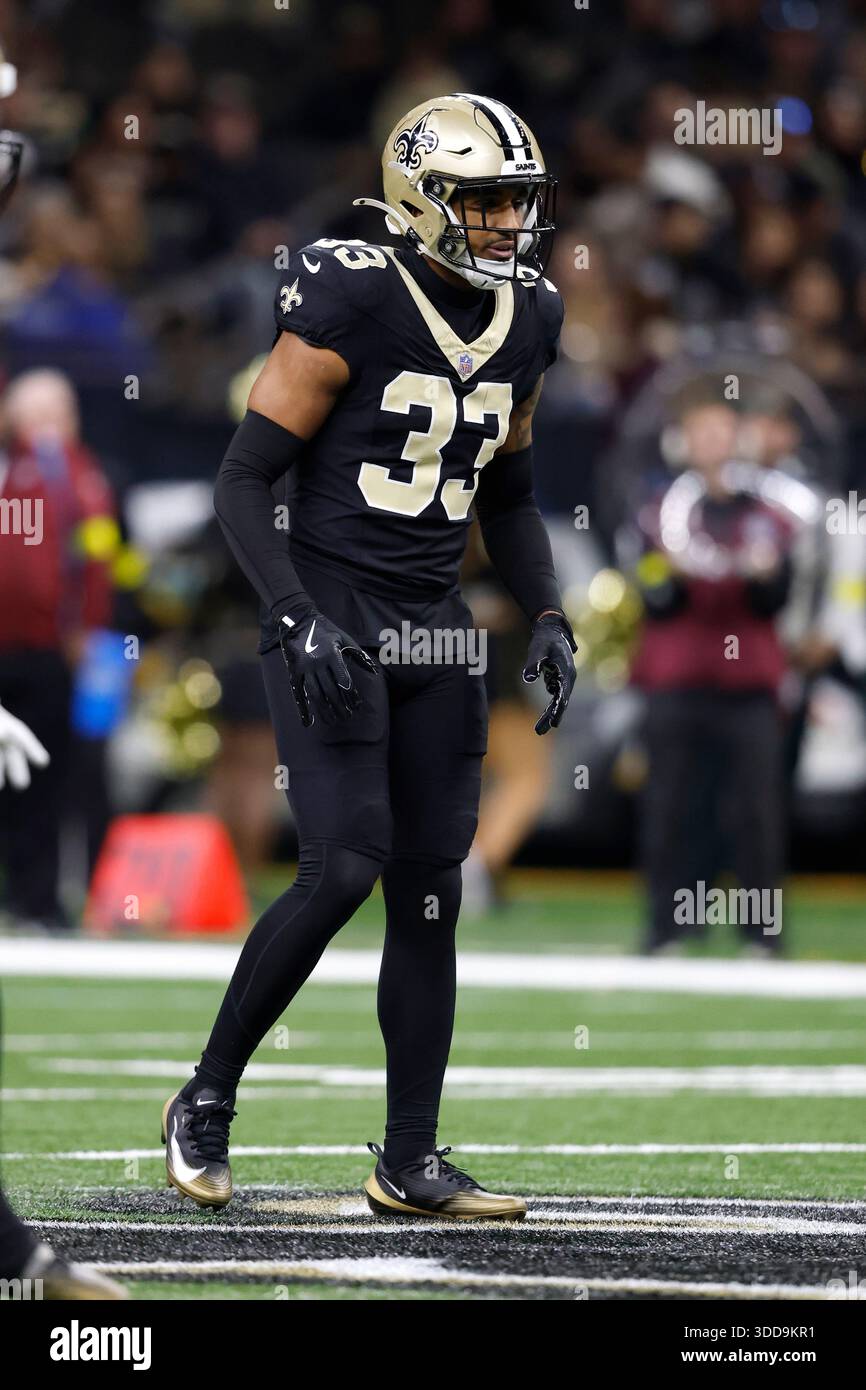 New Orleans Saints safety Jonas Sanker (33) defends during an NFL ...