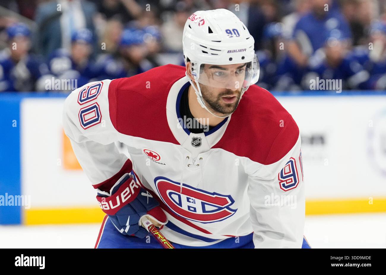 Montréal Canadiens center Joe Veleno (90) against the Tampa Bay ...