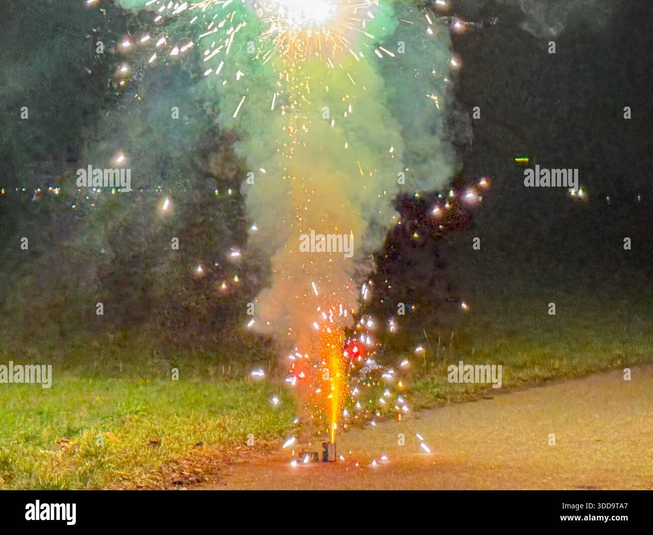 Feuerwerkbatterie hi-res stock photography and images - Alamy