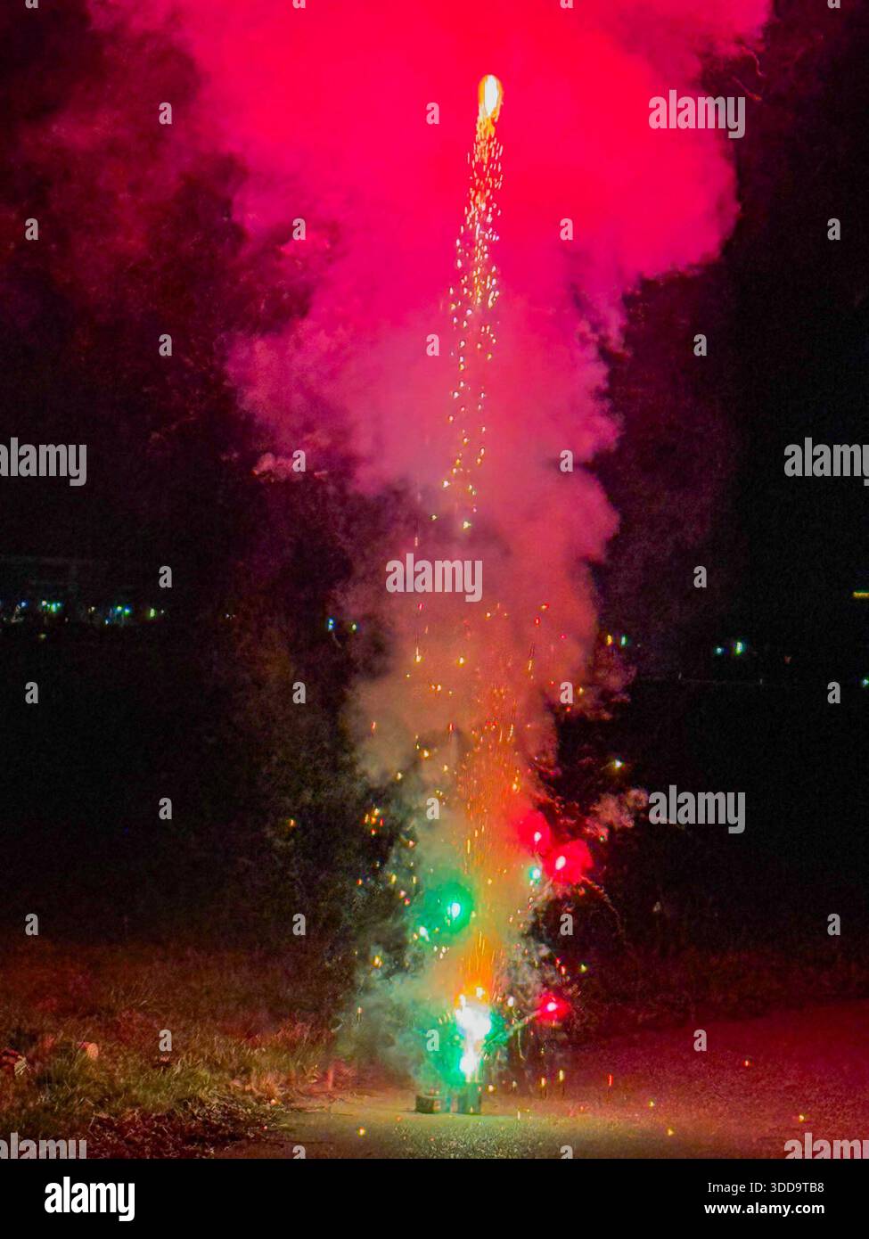 Feuerwerkbatterie hi-res stock photography and images - Alamy