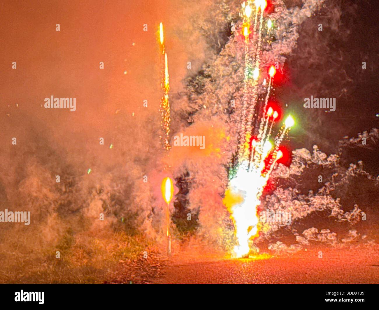 Feuerwerkbatterie hi-res stock photography and images - Alamy