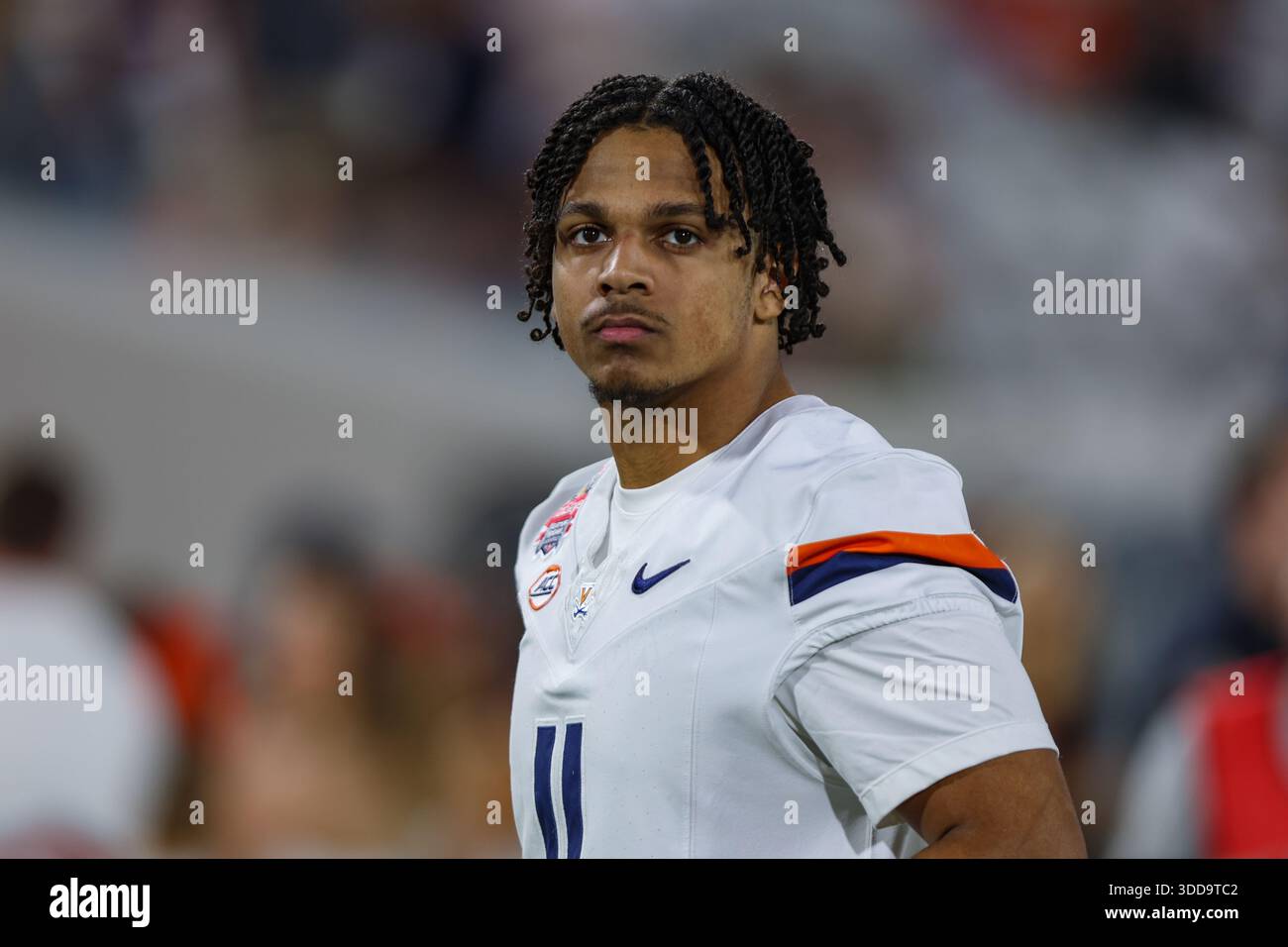 Virginia linebacker Maddox Marcellus (11) warms up before the Gator ...