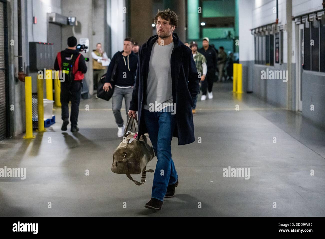 Los Angeles Rams quarterback Matthew Stafford (9) arrives before an NFL ...
