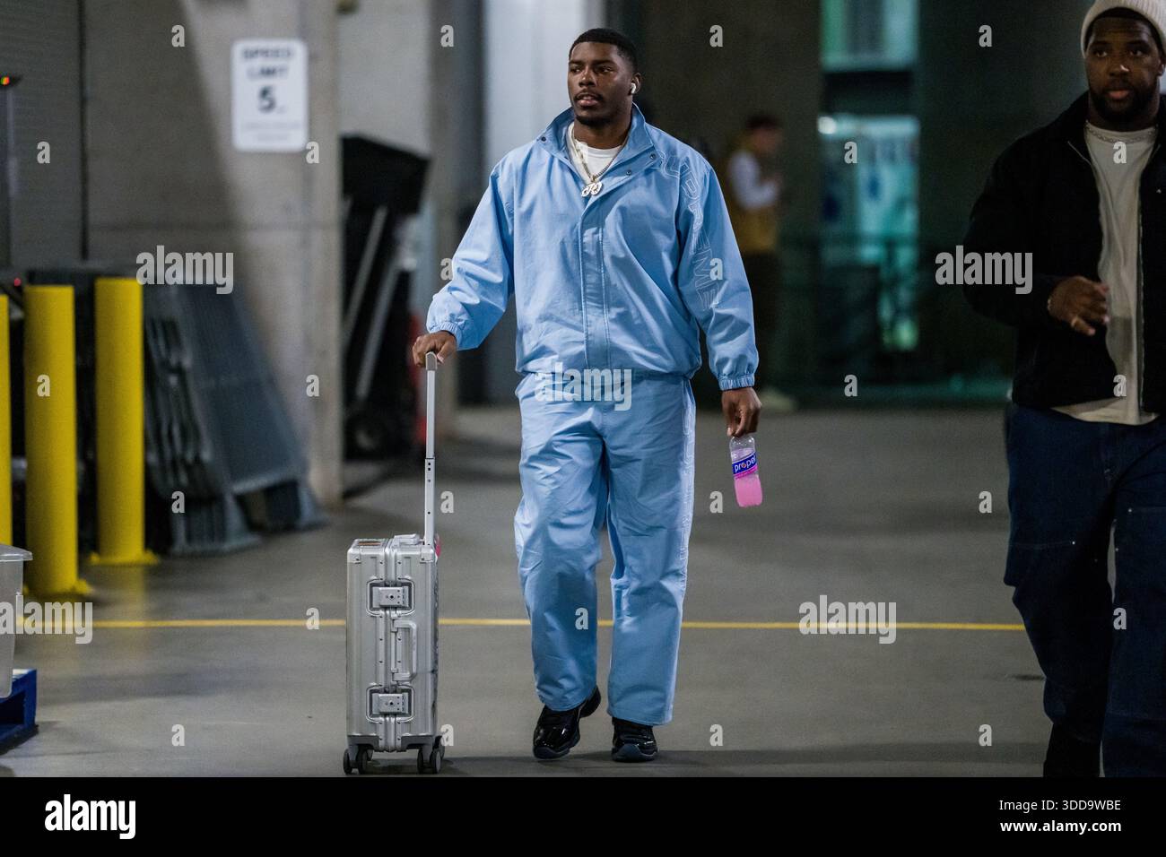 Los Angeles Rams safety Kamren Kinchens (26) arrives before an NFL ...