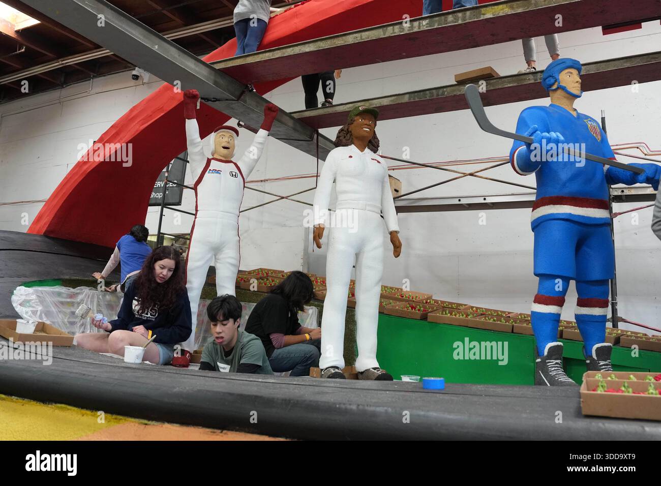 The Honda Power of Teams Tournament of Roses Parade float under ...