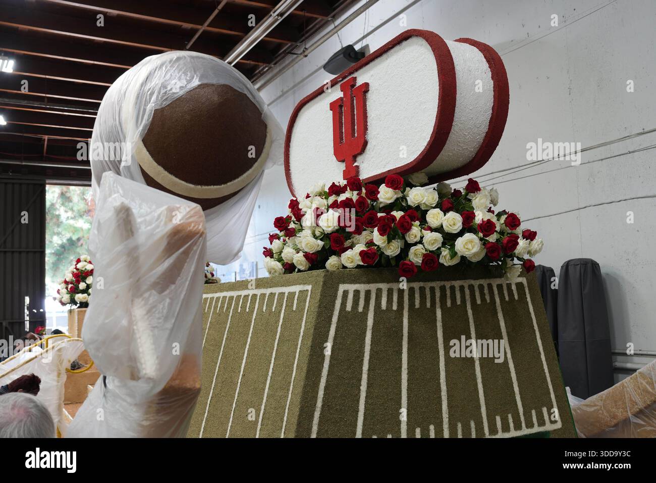 The Indiana Hoosiers Tournament of Roses Parade float under ...